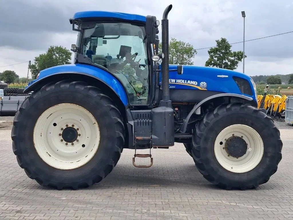 Buy New Holland T7.220 AC Tractor – Powerful 205 HP Auto Command CVT