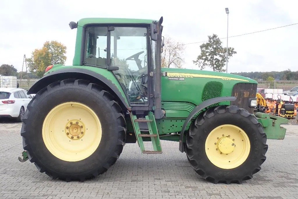 Buy John Deere 6820 Tractor – Powerful 135 HP 4WD Utility