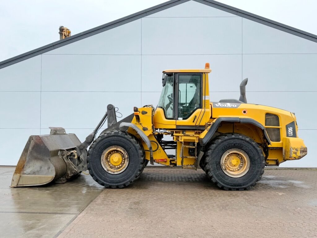 Volvo L120G Wheel Loader – Powerful & Efficient Heavy Machinery